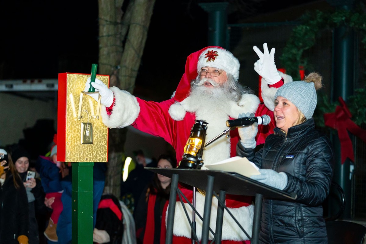 Holiday Homecoming Lighting of the Lights - City Of St. Charles, IL